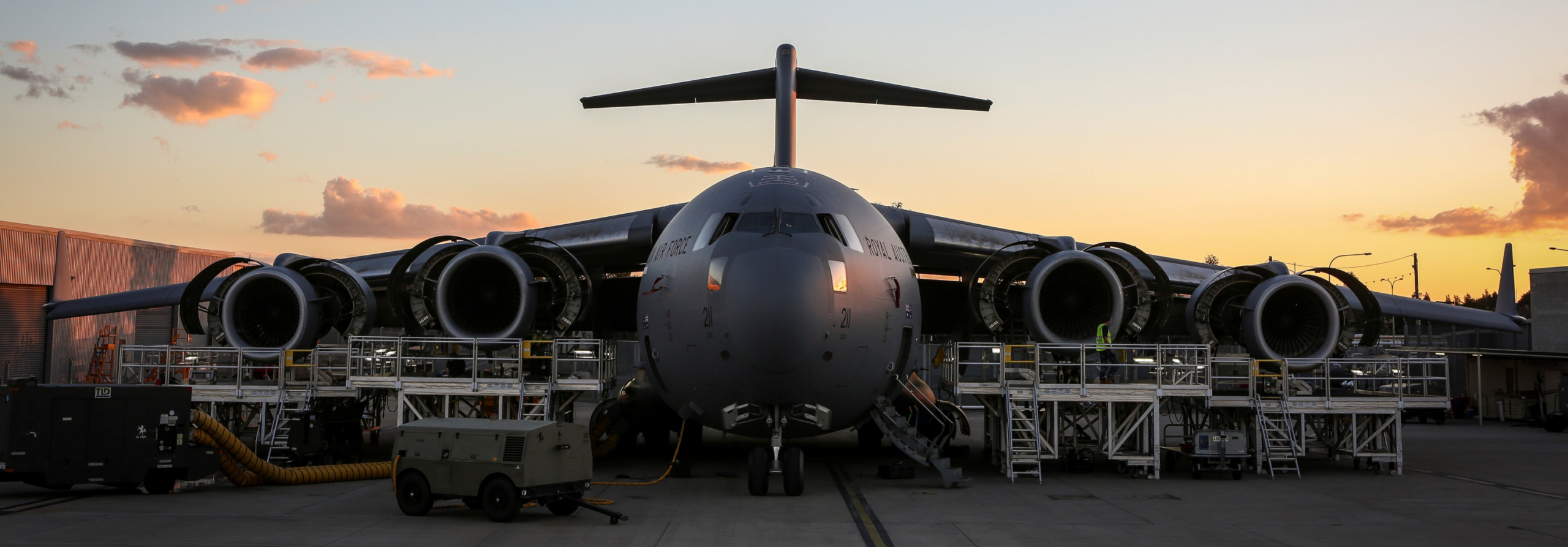 Aircraft Maintenance Stands – HHI